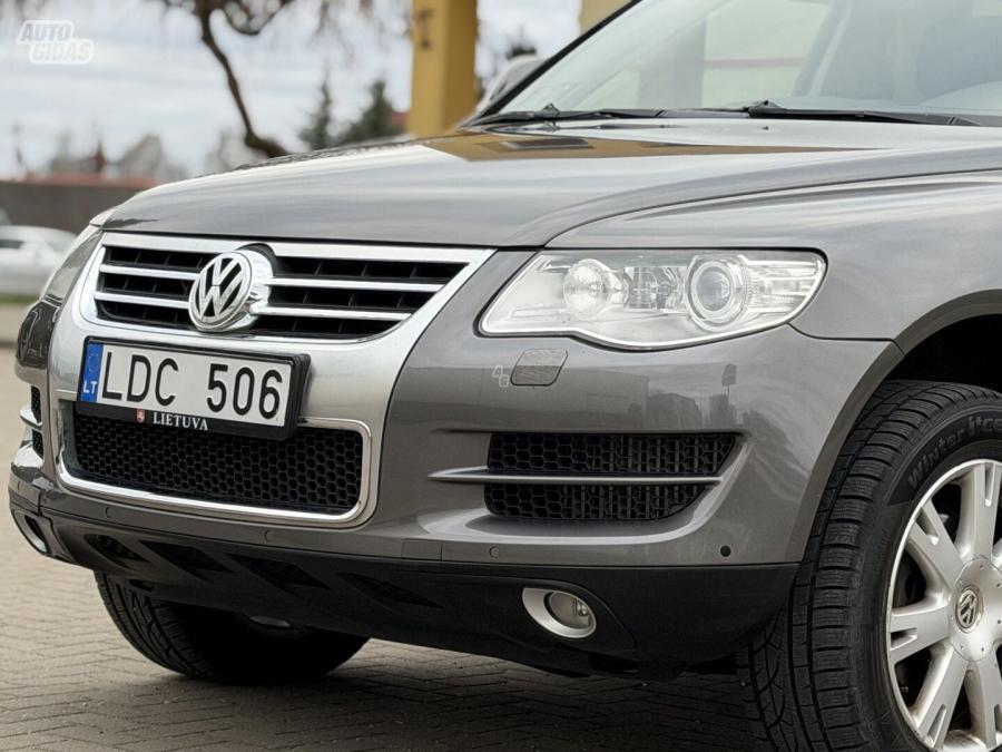 Brown Volkswagen Touareg 2008 in Kaisiadorys, with an engine capacity of 2.50 L and mileage of 203 thousand km for 2600 €, photo 13 on AUTOMOTO.COM.LV