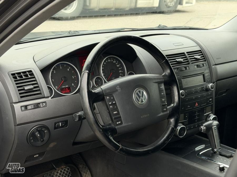 Brown Volkswagen Touareg 2008 in Kaisiadorys, with an engine capacity of 2.50 L and mileage of 203 thousand km for 2600 €, photo 14 on AUTOMOTO.COM.LV