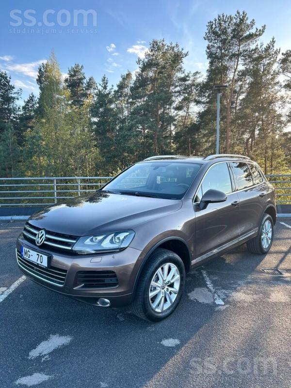 Brown Volkswagen Touareg 2010 in Riga, with an engine capacity of 3.00 L and mileage of 305 thousand km for 9700 €, photo 2 on AUTOMOTO.COM.LV