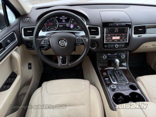 Brown Volkswagen Touareg 2010 in Tartu, with an engine capacity of 3.00 L and mileage of 239 thousand km for 9500 €, photo 7 on AUTOMOTO.COM.LV