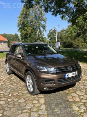 Brūns Volkswagen Touareg 2010 Jēkabpils, ar dzinēja tilpumu 4.20 L un nobraukumu 264 tūkst. km par 9000 €, foto  vietnē AUTOMOTO.COM.LV