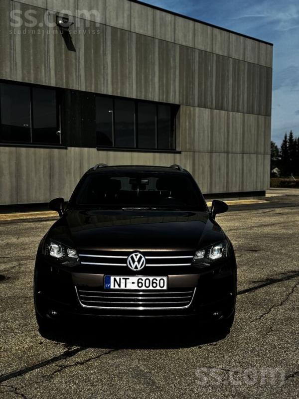 Brown Volkswagen Touareg 2010 in Riga, with an engine capacity of 3.00 L and mileage of 322 thousand km for 10500 €, photo 2 on AUTOMOTO.COM.LV