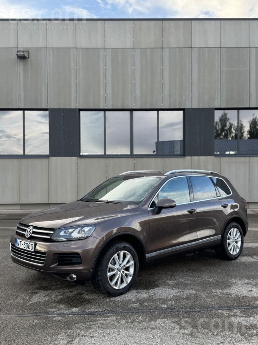 Brown Volkswagen Touareg 2010 in Riga, with an engine capacity of 3.00 L and mileage of 322 thousand km for 7100 €, photo 1 on AUTOMOTO.COM.LV