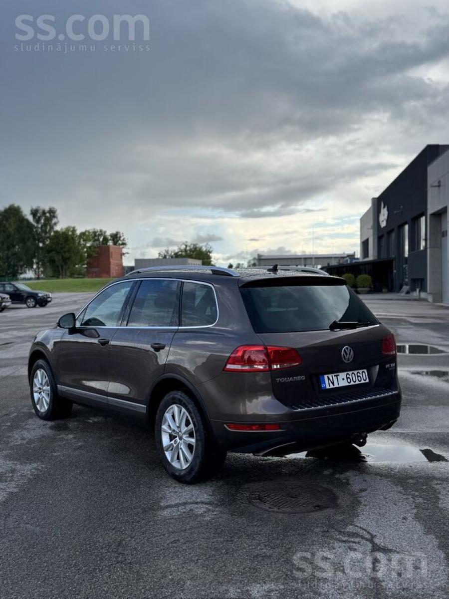 Brown Volkswagen Touareg 2010 in Riga, with an engine capacity of 3.00 L and mileage of 322 thousand km for 7100 €, photo 4 on AUTOMOTO.COM.LV