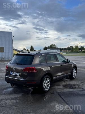 Brown Volkswagen Touareg 2010 in Riga, with an engine capacity of 3.00 L and mileage of 322 thousand km for 7100 €, photo 6 on AUTOMOTO.COM.LV