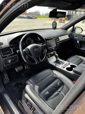 Brown Volkswagen Touareg 2010 in Riga, with an engine capacity of 3.00 L and mileage of 322 thousand km for 7100 €, photo 9 on AUTOMOTO.COM.LV