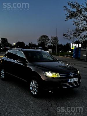 Brown Volkswagen Touareg 2010 in Riga, with an engine capacity of 3.00 L and mileage of 322 thousand km for 7100 €, photo 10 on AUTOMOTO.COM.LV