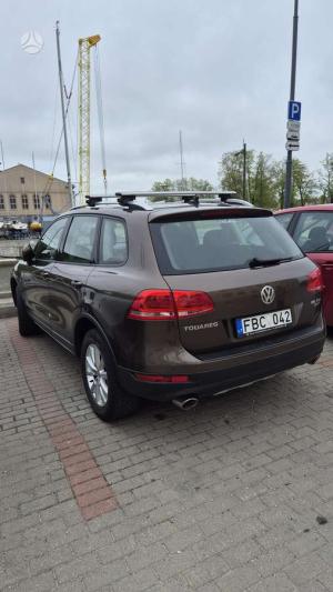 Brown Volkswagen Touareg 2010 in Klaipeda, with an engine capacity of 2.97 L and mileage of 311 thousand km for 7800 €, photo  on AUTOMOTO.COM.LV