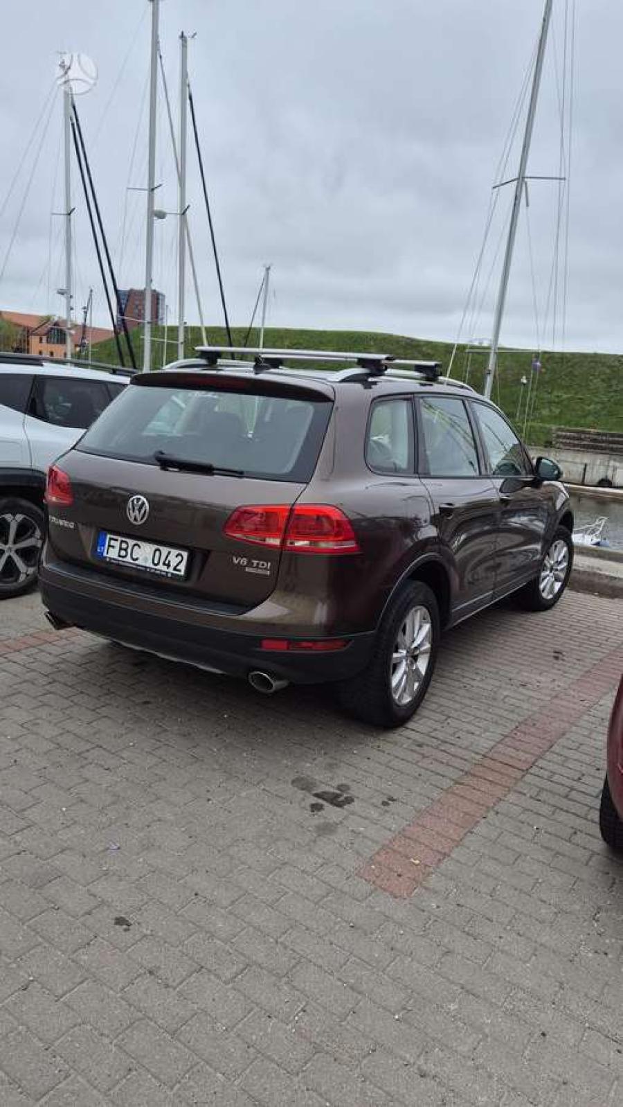 Brown Volkswagen Touareg 2010 in Klaipeda, with an engine capacity of 2.97 L and mileage of 311 thousand km for 7800 €, photo 3 on AUTOMOTO.COM.LV