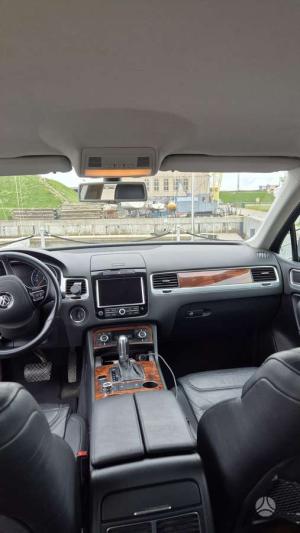 Brown Volkswagen Touareg 2010 in Klaipeda, with an engine capacity of 2.97 L and mileage of 311 thousand km for 7800 €, photo 4 on AUTOMOTO.COM.LV
