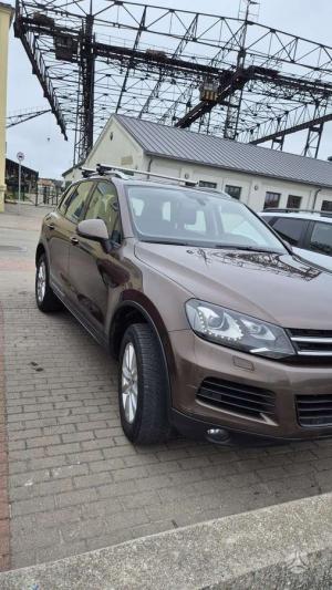Brown Volkswagen Touareg 2010 in Klaipeda, with an engine capacity of 2.97 L and mileage of 311 thousand km for 7800 €, photo 5 on AUTOMOTO.COM.LV