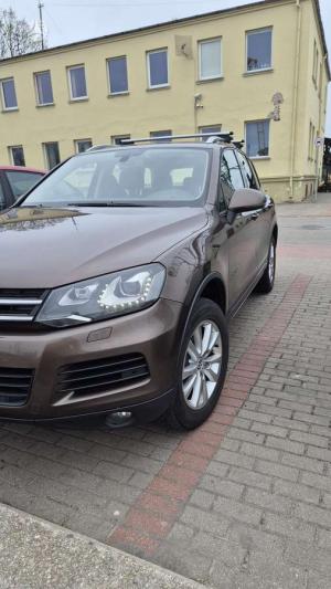 Brown Volkswagen Touareg 2010 in Klaipeda, with an engine capacity of 2.97 L and mileage of 311 thousand km for 7800 €, photo 6 on AUTOMOTO.COM.LV