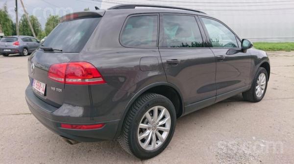 Brown Volkswagen Touareg 2010 in Riga, with an engine capacity of 3.00 L and mileage of 305 thousand km for 13900 €, photo 5 on AUTOMOTO.COM.LV