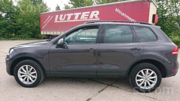 Brown Volkswagen Touareg 2010 in Riga, with an engine capacity of 3.00 L and mileage of 305 thousand km for 13900 €, photo 8 on AUTOMOTO.COM.LV