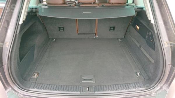 Brown Volkswagen Touareg 2010 in Riga, with an engine capacity of 3.00 L and mileage of 305 thousand km for 13900 €, photo 10 on AUTOMOTO.COM.LV