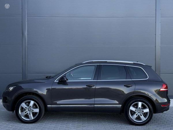 Brūns Volkswagen Touareg 2010 Šauļi, ar dzinēja tilpumu 2.97 L un nobraukumu 300 tūkst. km par 11650 €, foto 3 vietnē AUTOMOTO.COM.LV