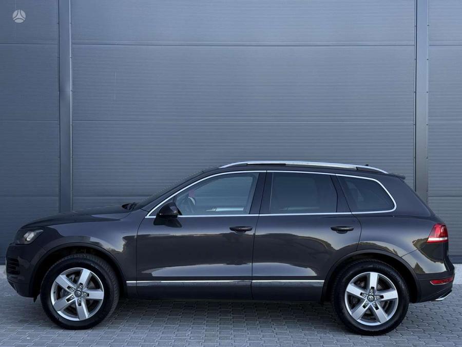 Brūns Volkswagen Touareg 2010 Šauļi, ar dzinēja tilpumu 2.97 L un nobraukumu 300 tūkst. km par 11650 €, foto 4 vietnē AUTOMOTO.COM.LV
