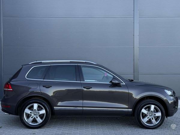 Brūns Volkswagen Touareg 2010 Šauļi, ar dzinēja tilpumu 2.97 L un nobraukumu 300 tūkst. km par 11650 €, foto 4 vietnē AUTOMOTO.COM.LV