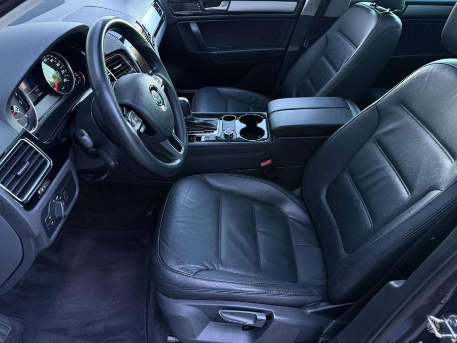 Brūns Volkswagen Touareg 2010 Šauļi, ar dzinēja tilpumu 2.97 L un nobraukumu 300 tūkst. km par 11650 €, foto 17 vietnē AUTOMOTO.COM.LV