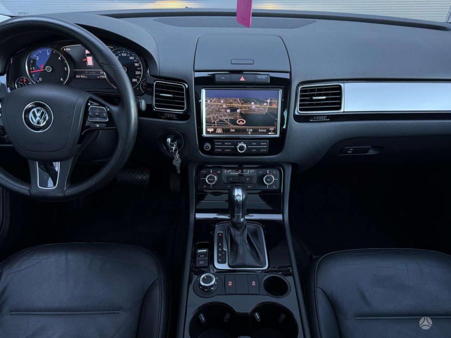 Brūns Volkswagen Touareg 2010 Šauļi, ar dzinēja tilpumu 2.97 L un nobraukumu 300 tūkst. km par 11650 €, foto 19 vietnē AUTOMOTO.COM.LV