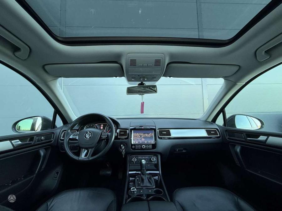 Brūns Volkswagen Touareg 2010 Šauļi, ar dzinēja tilpumu 2.97 L un nobraukumu 300 tūkst. km par 11650 €, foto 21 vietnē AUTOMOTO.COM.LV