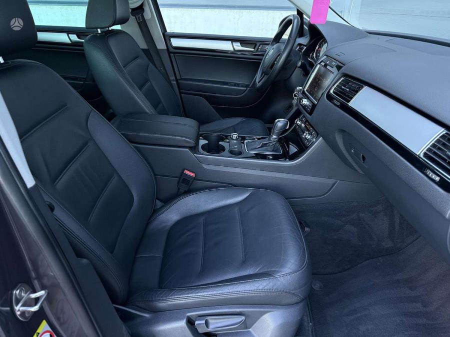 Brūns Volkswagen Touareg 2010 Šauļi, ar dzinēja tilpumu 2.97 L un nobraukumu 300 tūkst. km par 11650 €, foto 22 vietnē AUTOMOTO.COM.LV