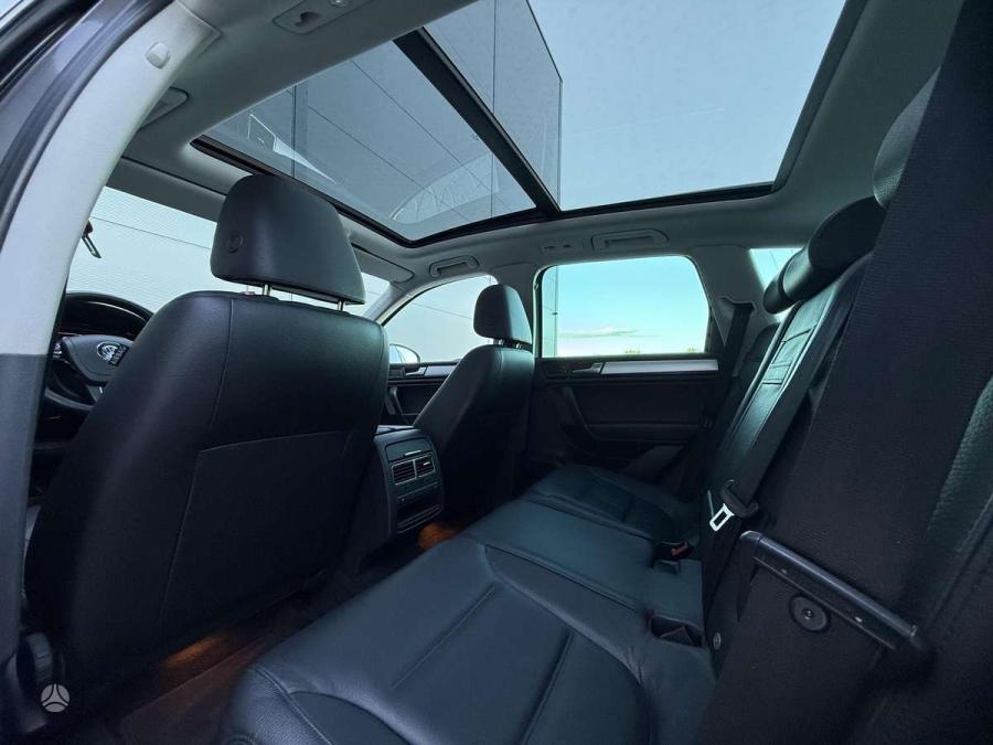 Brūns Volkswagen Touareg 2010 Šauļi, ar dzinēja tilpumu 2.97 L un nobraukumu 300 tūkst. km par 11650 €, foto 25 vietnē AUTOMOTO.COM.LV