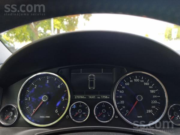 Brown Volkswagen Touareg 2010 in Rezekne, with an engine capacity of 2.50 L and mileage of 280 thousand km for 4900 €, photo 10 on AUTOMOTO.COM.LV