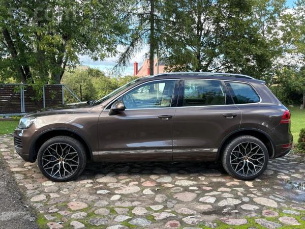 Brown Volkswagen Touareg 2010 in Saldus, with an engine capacity of 3.00 L and mileage of 255 thousand km for 9650 €, photo 7 on AUTOMOTO.COM.LV