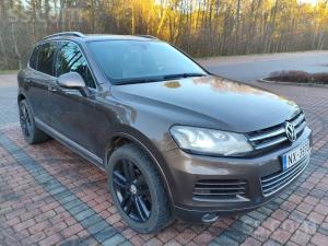 Brown Volkswagen Touareg 2011 in Ventspils, with an engine capacity of 3.00 L and mileage of 281 thousand km for 11500 €, photo 2 on AUTOMOTO.COM.LV