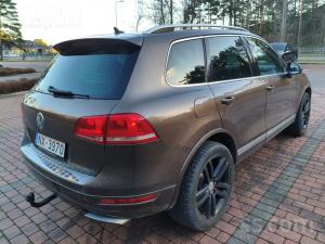 Brown Volkswagen Touareg 2011 in Ventspils, with an engine capacity of 3.00 L and mileage of 281 thousand km for 11500 €, photo 4 on AUTOMOTO.COM.LV