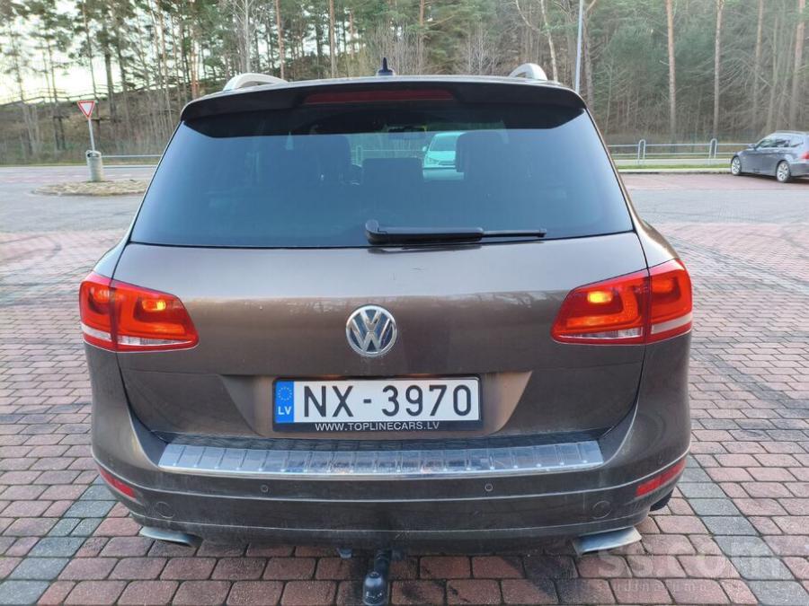 Brown Volkswagen Touareg 2011 in Ventspils, with an engine capacity of 3.00 L and mileage of 281 thousand km for 11500 €, photo 5 on AUTOMOTO.COM.LV