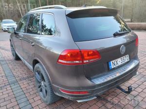 Brown Volkswagen Touareg 2011 in Ventspils, with an engine capacity of 3.00 L and mileage of 281 thousand km for 11500 €, photo 6 on AUTOMOTO.COM.LV