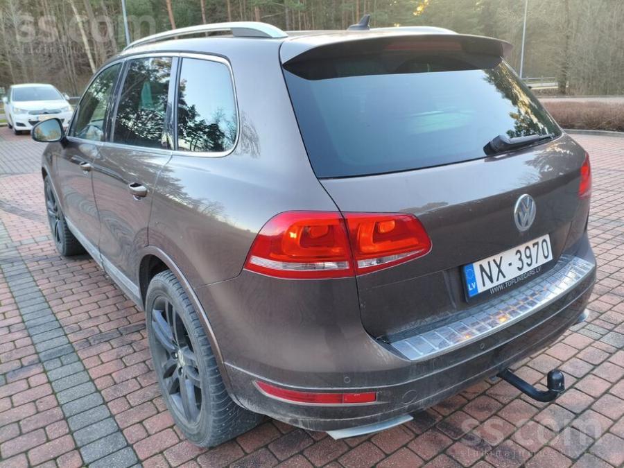 Brown Volkswagen Touareg 2011 in Ventspils, with an engine capacity of 3.00 L and mileage of 281 thousand km for 11500 €, photo 6 on AUTOMOTO.COM.LV