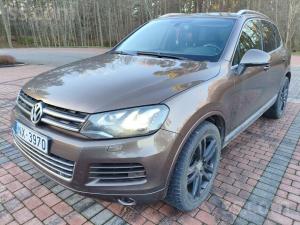 Brown Volkswagen Touareg 2011 in Ventspils, with an engine capacity of 3.00 L and mileage of 281 thousand km for 11500 €, photo 8 on AUTOMOTO.COM.LV