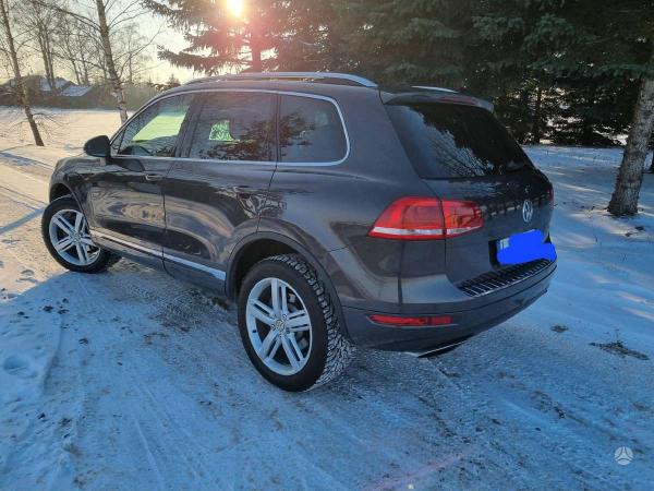 Brūns Volkswagen Touareg 2011 Marijampole, ar dzinēja tilpumu 3.00 L un nobraukumu 295 tūkst. km par 9550 €, foto 6 vietnē AUTOMOTO.COM.LV