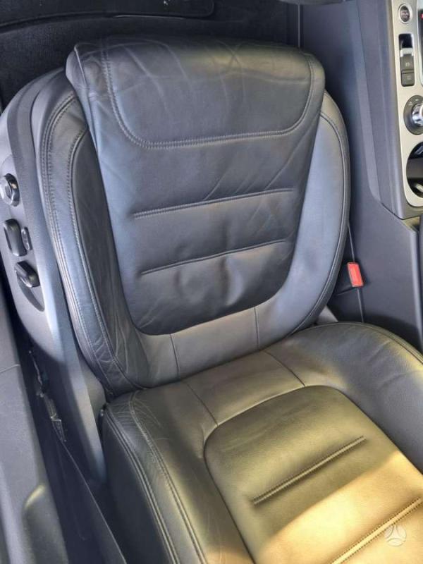 Brūns Volkswagen Touareg 2011 Marijampole, ar dzinēja tilpumu 3.00 L un nobraukumu 295 tūkst. km par 9550 €, foto 7 vietnē AUTOMOTO.COM.LV