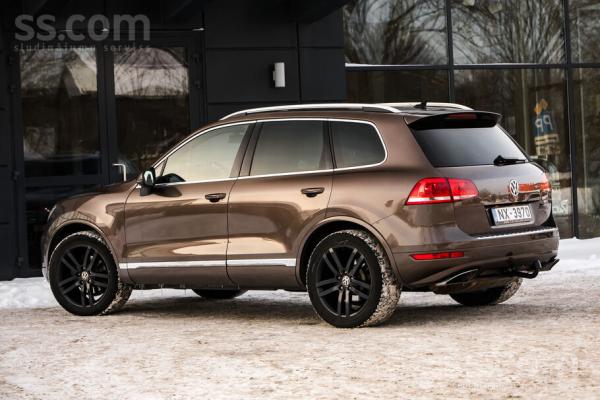 Brūns Volkswagen Touareg 2011 Jelgava, ar dzinēja tilpumu 3.00 L un nobraukumu 281 tūkst. km par 13200 €, foto 5 vietnē AUTOMOTO.COM.LV