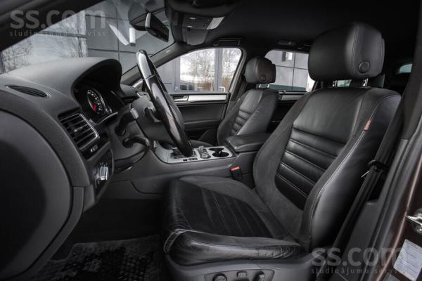 Brūns Volkswagen Touareg 2011 Jelgava, ar dzinēja tilpumu 3.00 L un nobraukumu 281 tūkst. km par 13200 €, foto 8 vietnē AUTOMOTO.COM.LV