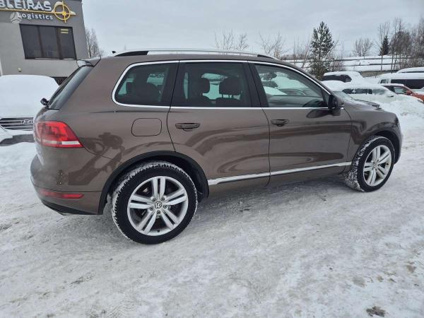 Brūns Volkswagen Touareg 2011 Utena, ar dzinēja tilpumu 2.97 L un nobraukumu 289 tūkst. km par 10950 €, foto 1 vietnē AUTOMOTO.COM.LV