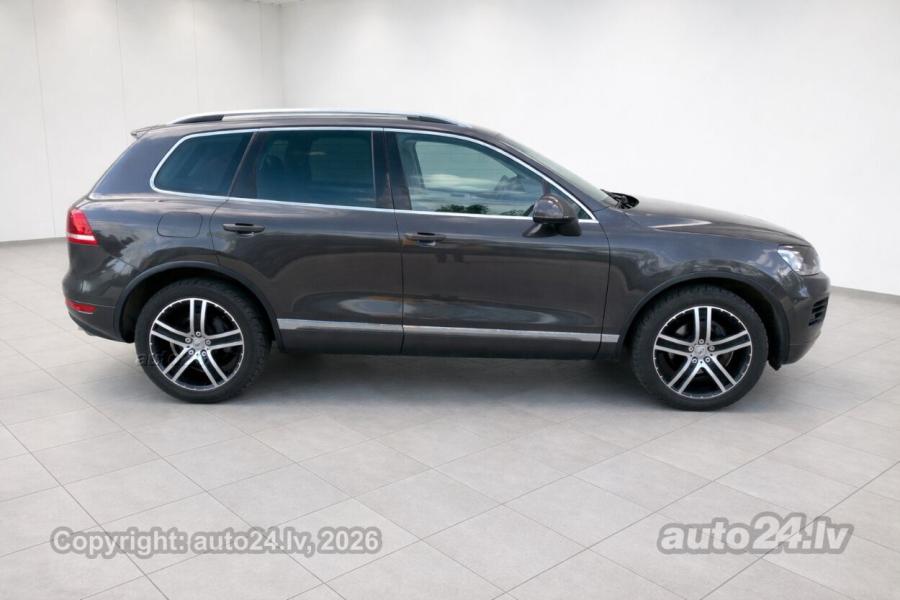 Brūns Volkswagen Touareg 2011 Tartu, ar dzinēja tilpumu 3.00 L un nobraukumu 97 tūkst. km par 18380 €, foto 5 vietnē AUTOMOTO.COM.LV