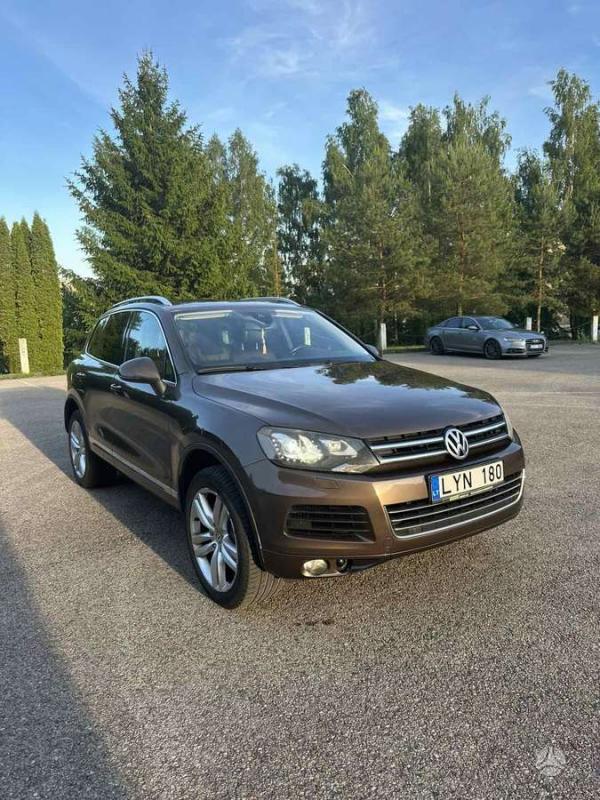 Brūns Volkswagen Touareg 2011 Alīta, ar dzinēja tilpumu 2.97 L un nobraukumu 290 tūkst. km par 8800 €, foto 3 vietnē AUTOMOTO.COM.LV