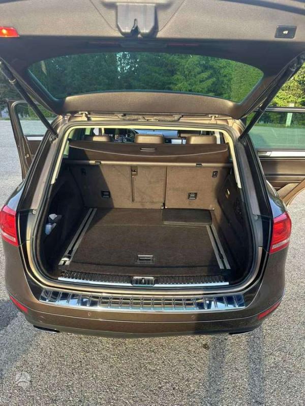Brūns Volkswagen Touareg 2011 Alīta, ar dzinēja tilpumu 2.97 L un nobraukumu 290 tūkst. km par 8800 €, foto 5 vietnē AUTOMOTO.COM.LV