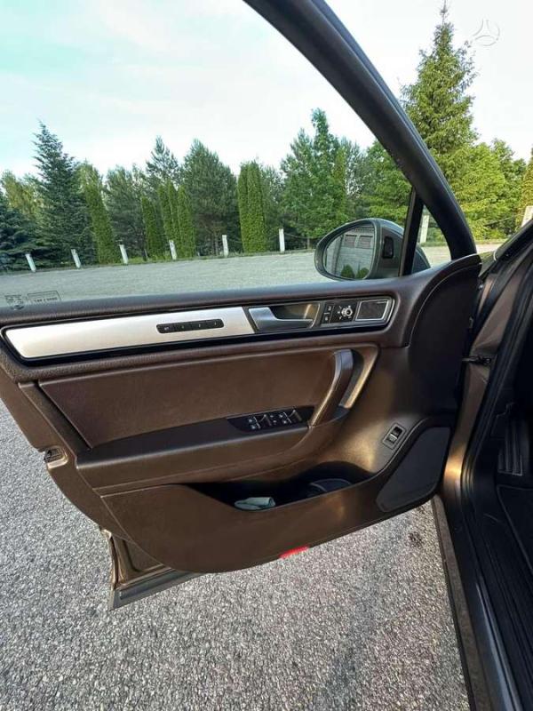 Brūns Volkswagen Touareg 2011 Alīta, ar dzinēja tilpumu 2.97 L un nobraukumu 290 tūkst. km par 8800 €, foto 7 vietnē AUTOMOTO.COM.LV