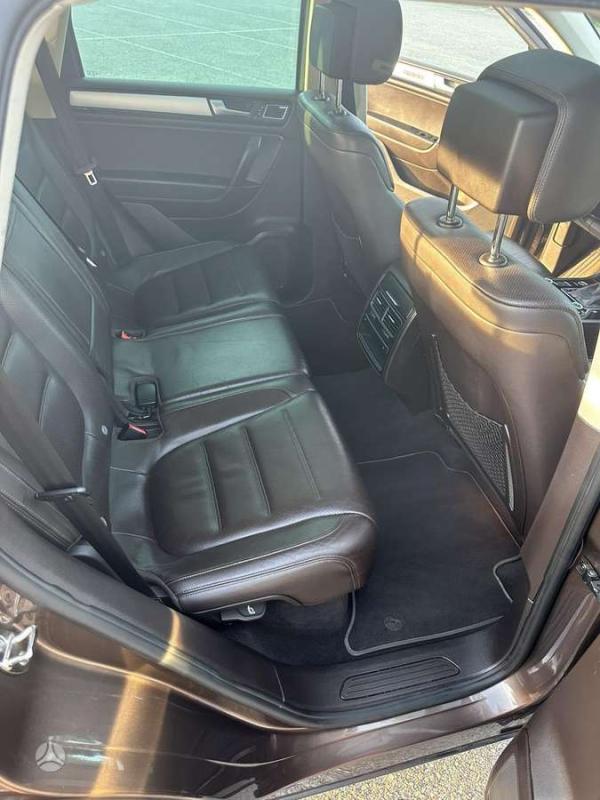 Brūns Volkswagen Touareg 2011 Alīta, ar dzinēja tilpumu 2.97 L un nobraukumu 290 tūkst. km par 8800 €, foto 8 vietnē AUTOMOTO.COM.LV