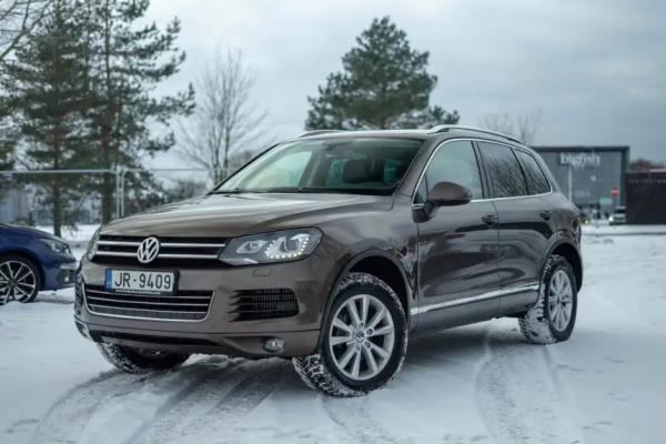 Brūns Volkswagen Touareg 2011 Liepāja, ar dzinēja tilpumu 3.00 L un nobraukumu 251 tūkst. km par 10850 €, foto 1 vietnē AUTOMOTO.COM.LV