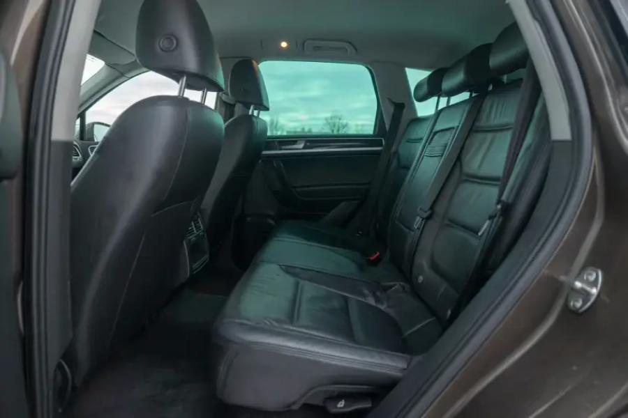 Brūns Volkswagen Touareg 2011 Liepāja, ar dzinēja tilpumu 3.00 L un nobraukumu 251 tūkst. km par 10850 €, foto 11 vietnē AUTOMOTO.COM.LV
