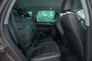 Brūns Volkswagen Touareg 2011 Liepāja, ar dzinēja tilpumu 3.00 L un nobraukumu 251 tūkst. km par 10850 €, foto 12 vietnē AUTOMOTO.COM.LV