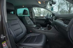 Brūns Volkswagen Touareg 2011 Liepāja, ar dzinēja tilpumu 3.00 L un nobraukumu 251 tūkst. km par 10850 €, foto 13 vietnē AUTOMOTO.COM.LV