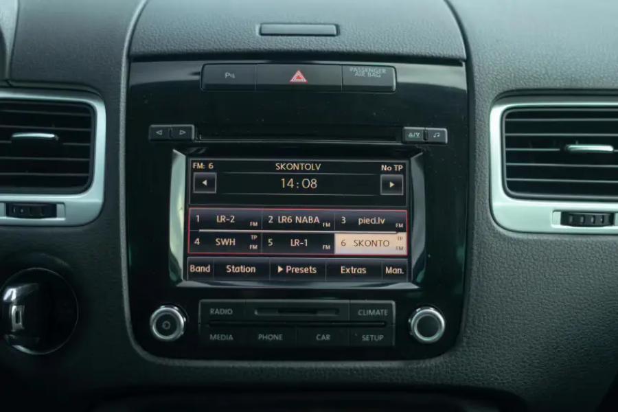 Brūns Volkswagen Touareg 2011 Liepāja, ar dzinēja tilpumu 3.00 L un nobraukumu 251 tūkst. km par 10850 €, foto 15 vietnē AUTOMOTO.COM.LV